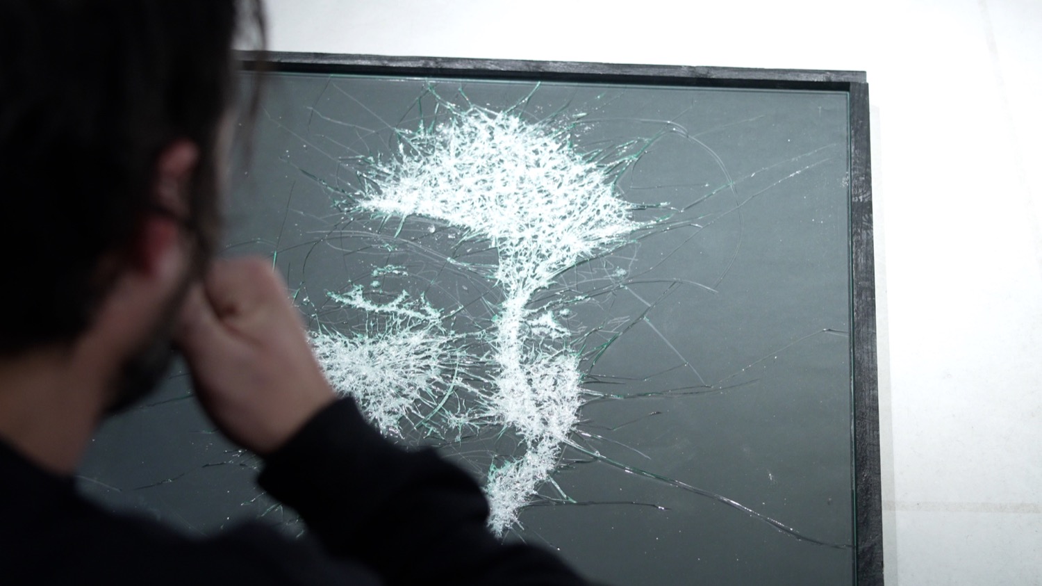 Shattering beauty: a Murano la mostra di Simon Berger, che scolpisce il ...