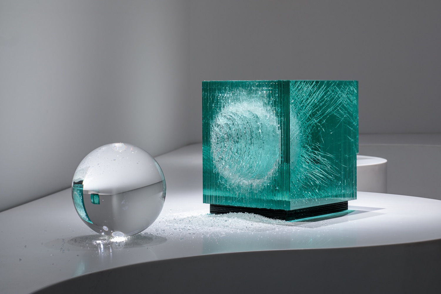 Shattering beauty: a Murano la mostra di Simon Berger, che scolpisce il ...